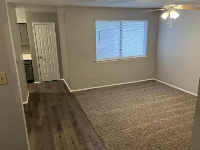 2 Br, 1 bath, Apartment 100 L C Martin