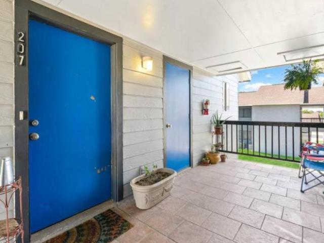 2 Br, 1 bath, Apartment 100 L C Martin
