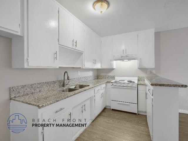 2 Br, 1 bath, Apartment 1010 Orange Ave