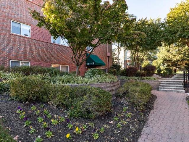 2 Br, 1 bath, Apartment 1018 Woodson Road