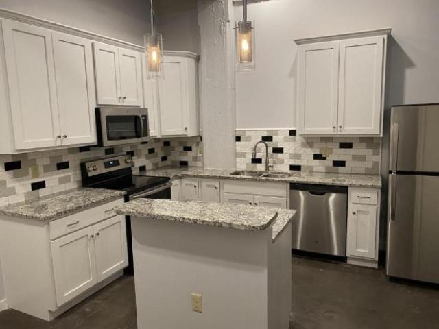 2 Br, 1 bath, Apartment 101 North Kansas Avenue