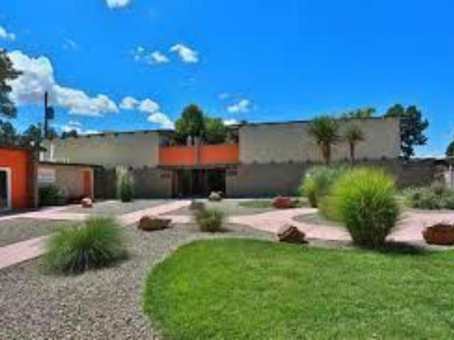 2 Br, 1 bath, Apartment 1020 Valencia Dr SE