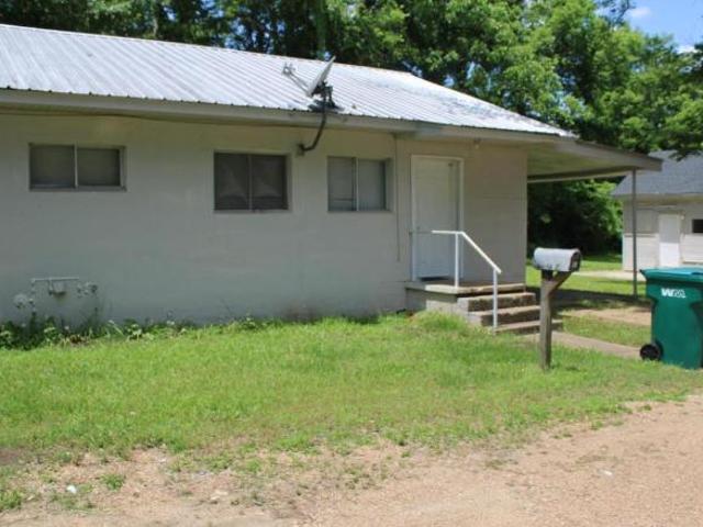 2 Br, 1 bath, Apartment 102 Pecan Ln