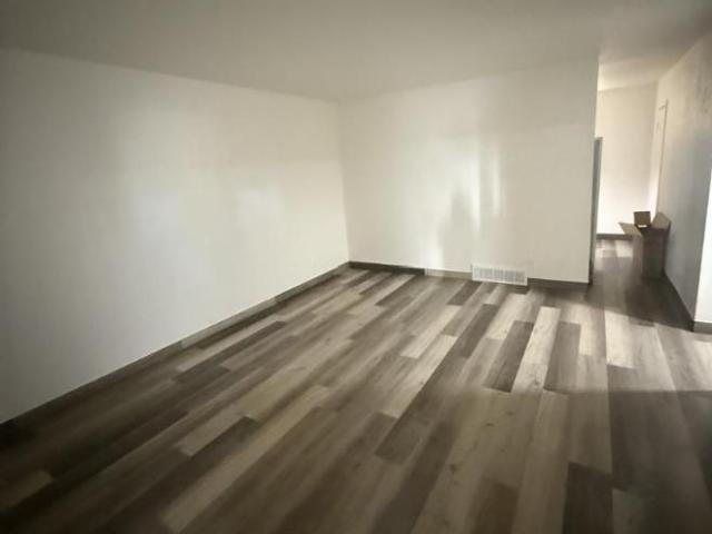 2 Br, 1 bath, Apartment 1030 Dayton Street