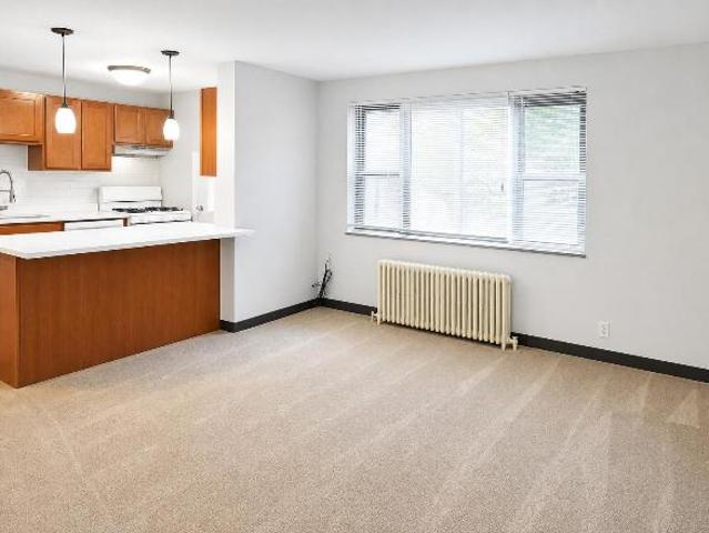 2 Br, 1 bath, Apartment 10 Purchase Place