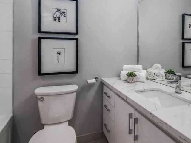 2 Br, 1 bath, Apartment 10 Roanoke Rd