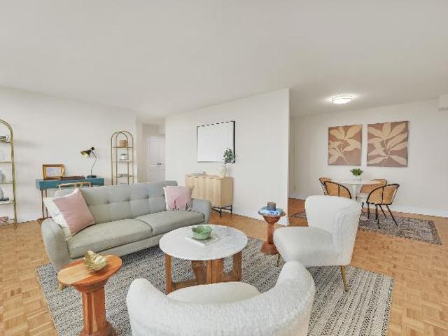 2 Br, 1 bath, Apartment 1141 Royal York Road