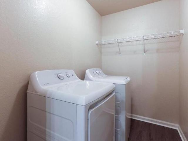 2 Br, 1 bath, Apartment 1150 Interstate Pkwy
