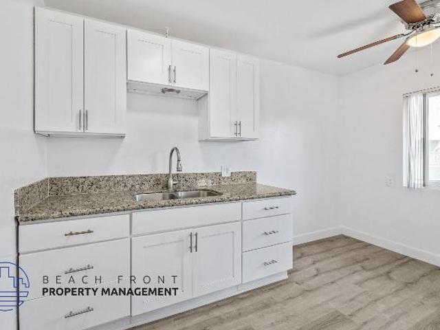 2 Br, 1 bath, Apartment 1151 1155 Walnut Avenue