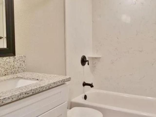 2 Br, 1 bath, Apartment 1155 W Center St
