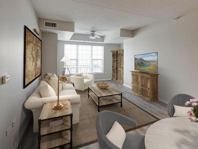 2 Br, 1 bath, Apartment 1155 Museum Blvd