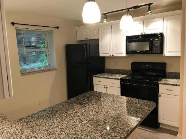 2 Br, 1 bath, Apartment 115 Emerson Ave