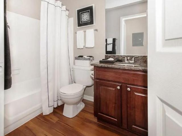 2 Br, 1 bath, Apartment 1160 Windbrooke Dr