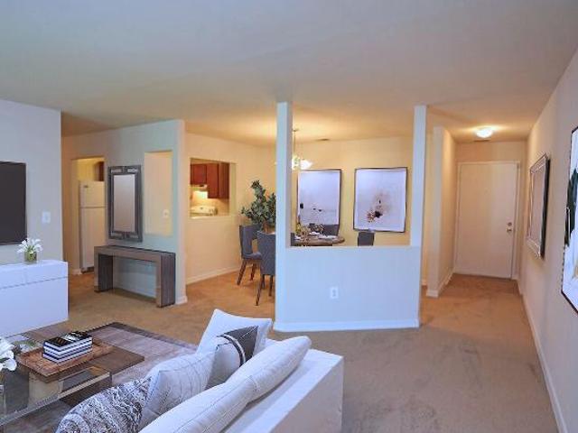 2 Br, 1 bath, Apartment 1160 a Kenly Ave