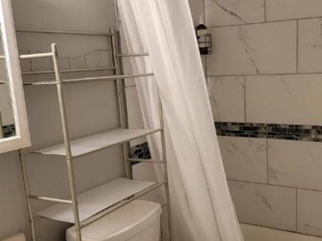2 Br, 1 bath, Apartment 1170 Westmoreland Rd