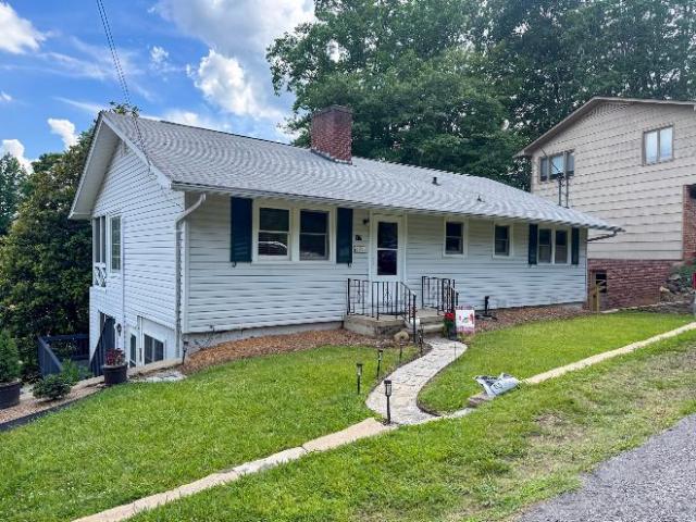 2 Br, 1 bath, Apartment 117 Carolina Rd