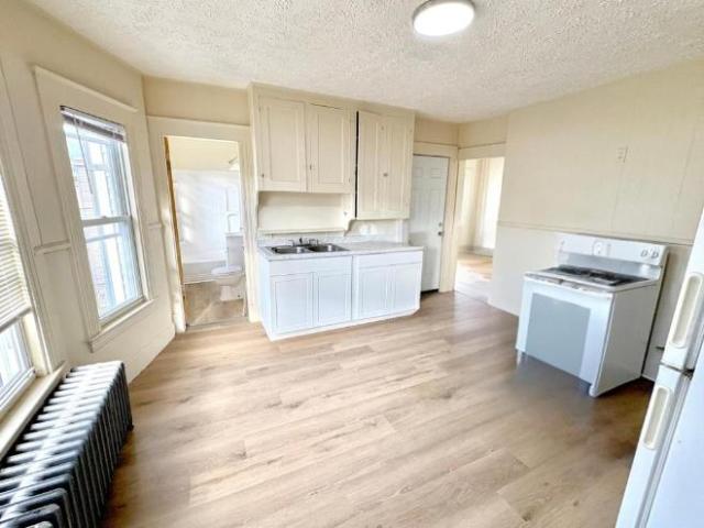 2 Br, 1 bath, Apartment 117 Pierce St