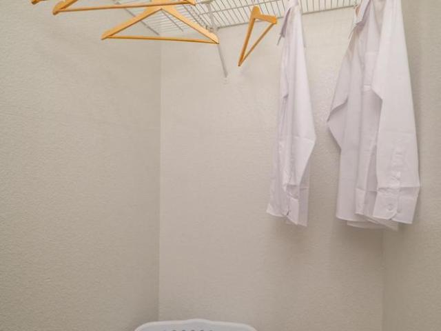2 Br, 1 bath, Apartment 11800 Montgomery Boulevard