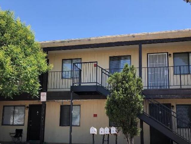 2 Br, 1 bath, Apartment 11824 Indian School Rd NE