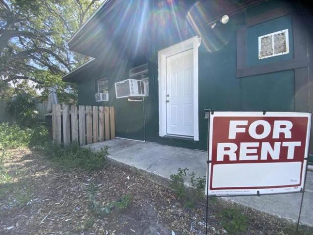 2 Br, 1 bath, Apartment 1109 Grant Street