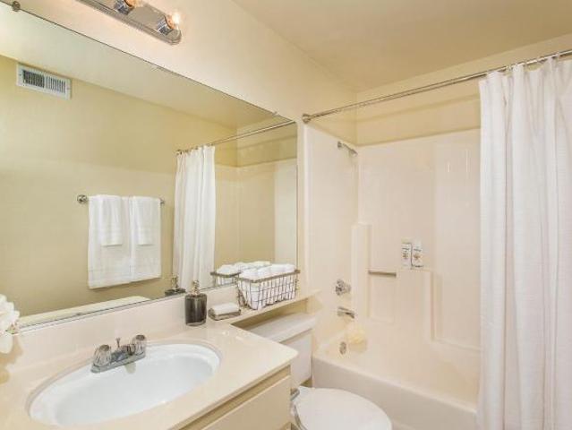 2 Br, 1 bath, Apartment 11102 Caminito Alvarez