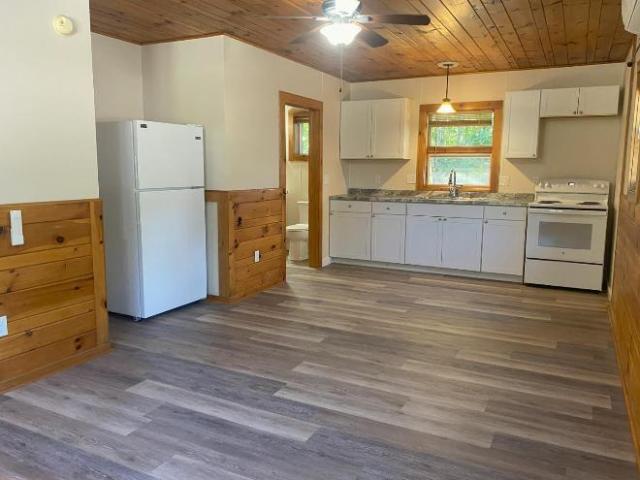 2 Br, 1 bath, Apartment 1111 Roosevelt Trail