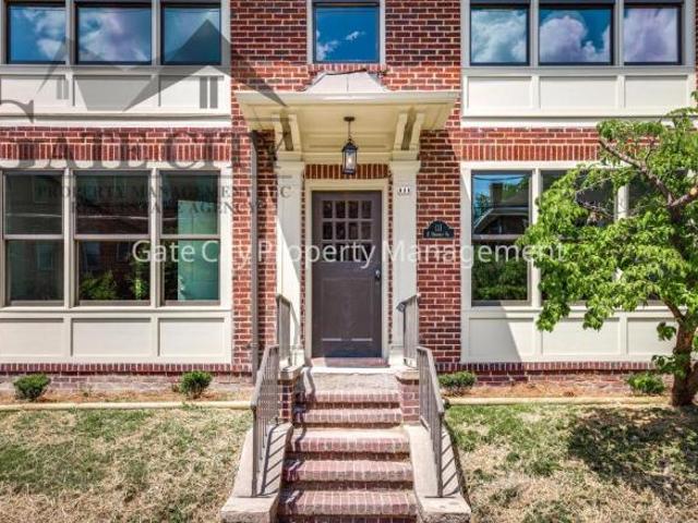 2 Br, 1 bath, Apartment 111 E Hendrix St