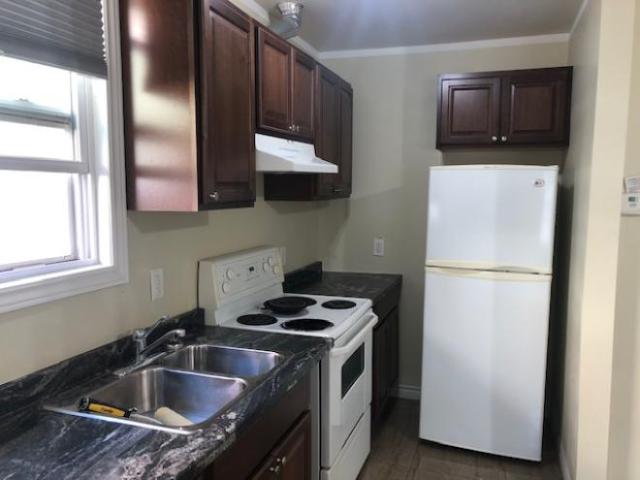 2 Br, 1 bath, Apartment 1124 Main Street West