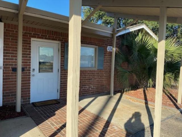 2 Br, 1 bath, Apartment 12406 Measdon Rd