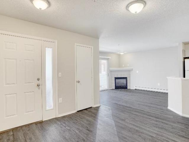 2 Br, 1 bath, Apartment 1244 Hunter Ct