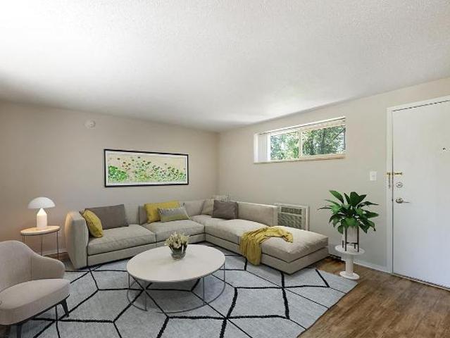 2 Br, 1 bath, Apartment 1257 Vine Street