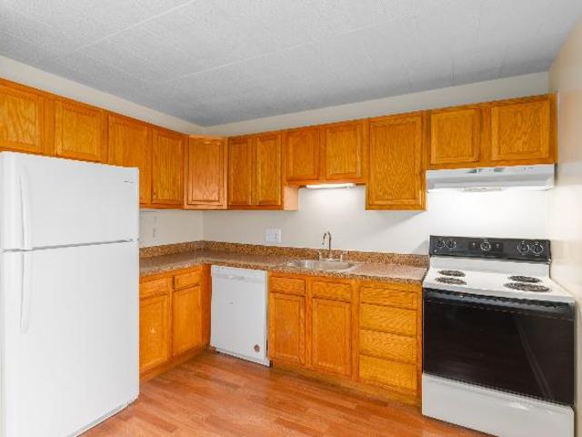 2 Br, 1 bath, Apartment 125 Greenbank Road