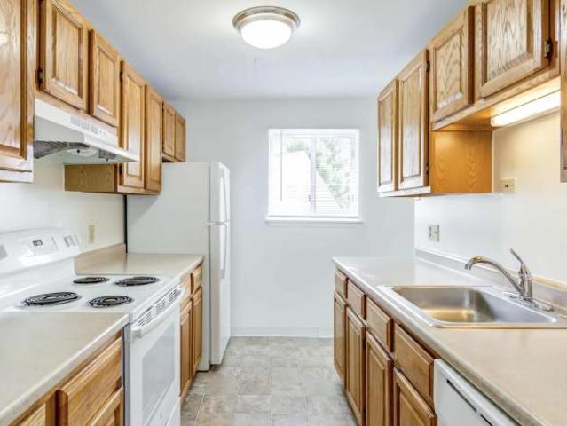 2 Br, 1 bath, Apartment 125 Village Green North