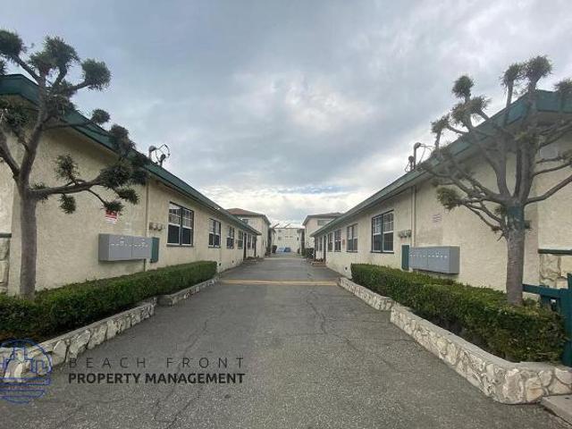 2 Br, 1 bath, Apartment 12603 Eucalyptus Ave