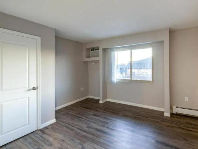 2 Br, 1 bath, Apartment 1260 Westford St