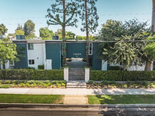 2 Br, 1 bath, Apartment 12659 Moorpark St