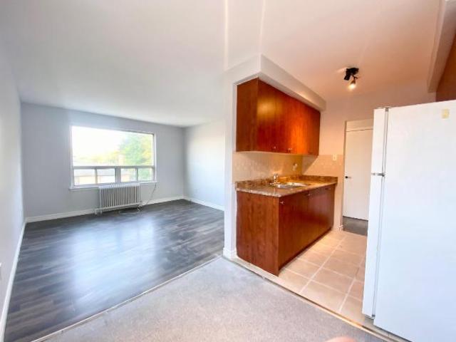 2 Br, 1 bath, Apartment 127 Scarlett Road