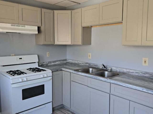 2 Br, 1 bath, Apartment 1280 Conewango Avenue