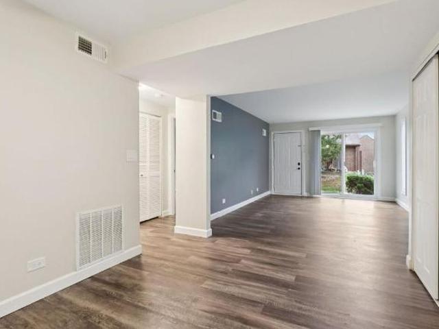2 Br, 1 bath, Apartment 128 W Woodstock St