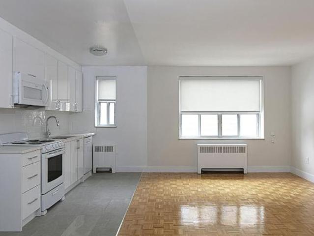2 Br, 1 bath, Apartment 1291 Bayview Avenue
