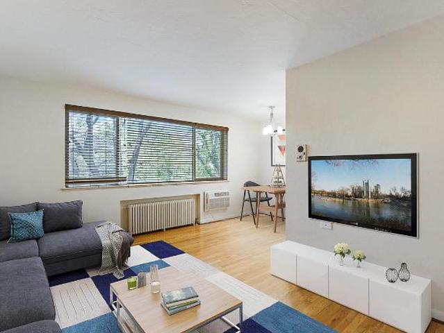 2 Br, 1 bath, Apartment 1200 St Paul St