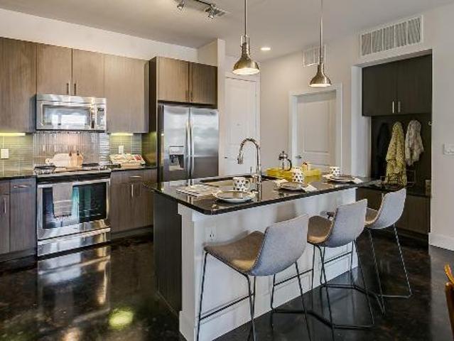 2 Br, 1 bath, Apartment 120 Turtle Creek Blvd