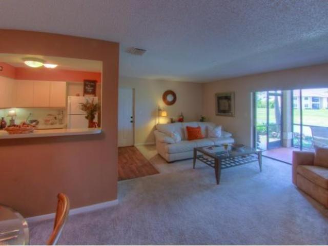 2 Br, 1 bath, Apartment 1215 Glenwood Drive SE