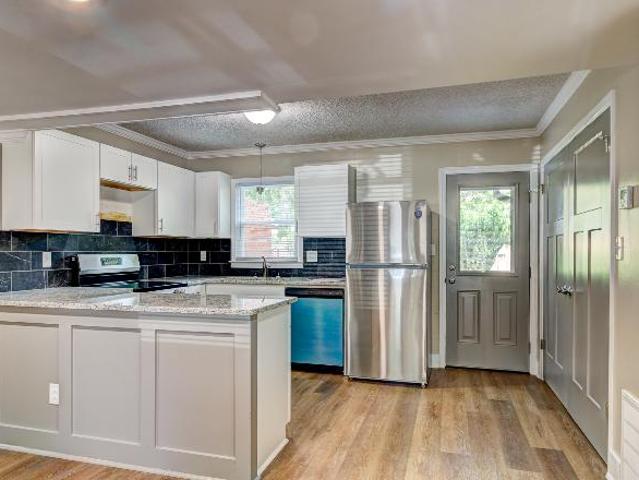 2 Br, 1 bath, Apartment 121 Depot St
