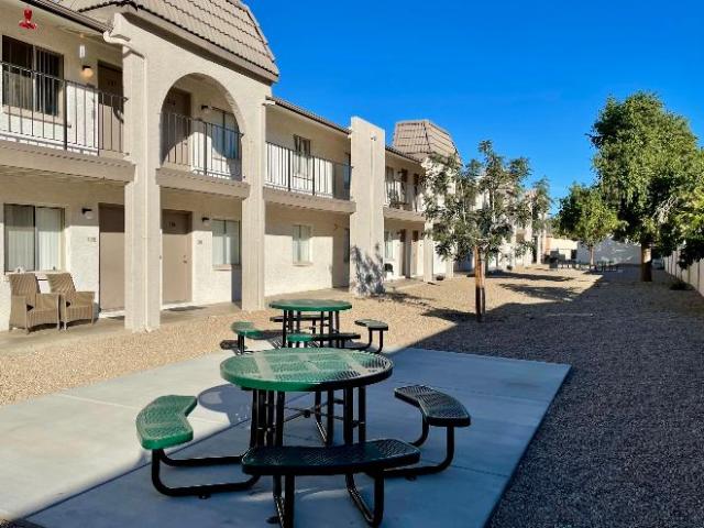 2 Br, 1 bath, Apartment 1222 E Mountain View Road