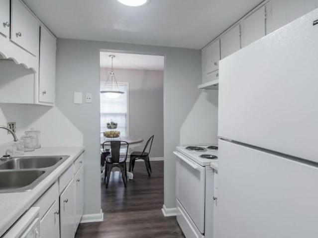 2 Br, 1 bath, Apartment 1225 Boone Hill Rd