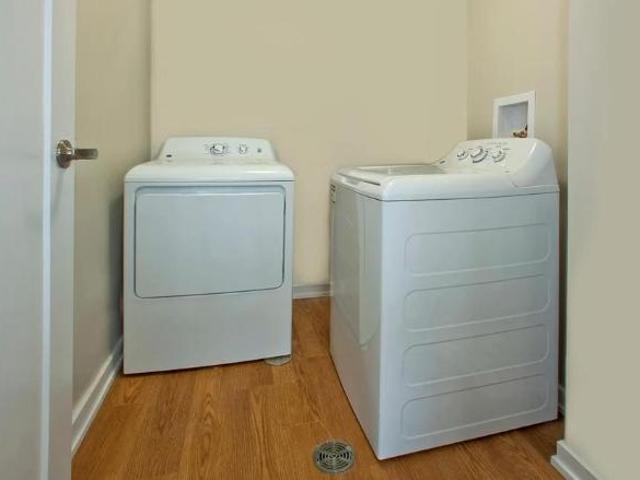 2 Br, 1 bath, Apartment 122 Colborne St E