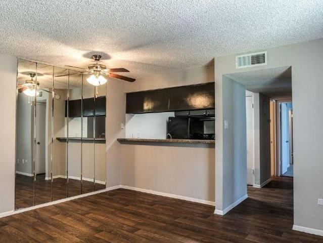 2 Br, 1 bath, Apartment 1239 Bay Area Blvd