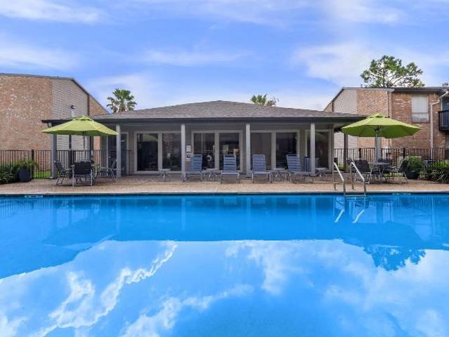 2 Br, 1 bath, Apartment 1239 Bay Area Blvd