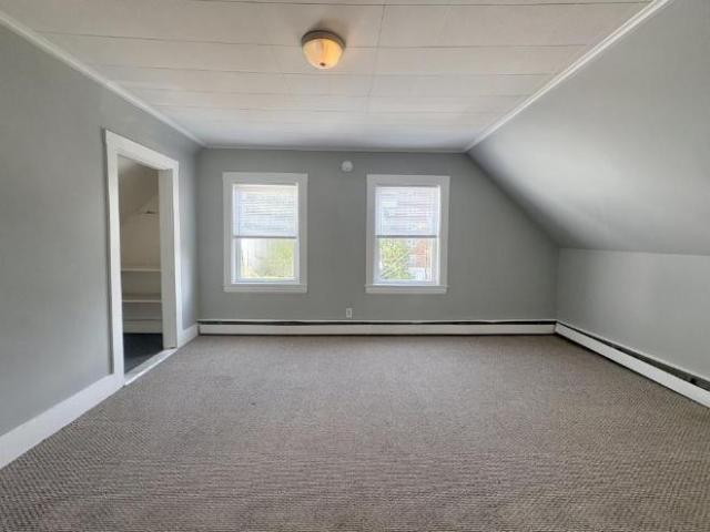 2 Br, 1 bath, Apartment 12 College St